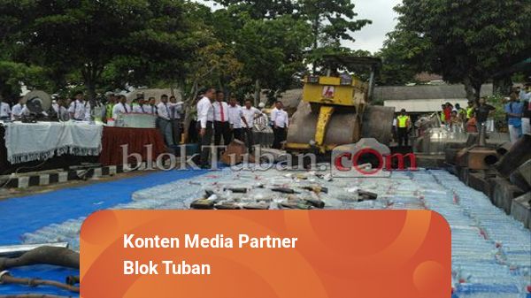 Ribuan Liter Arak Dimusnahkan | kumparan.com